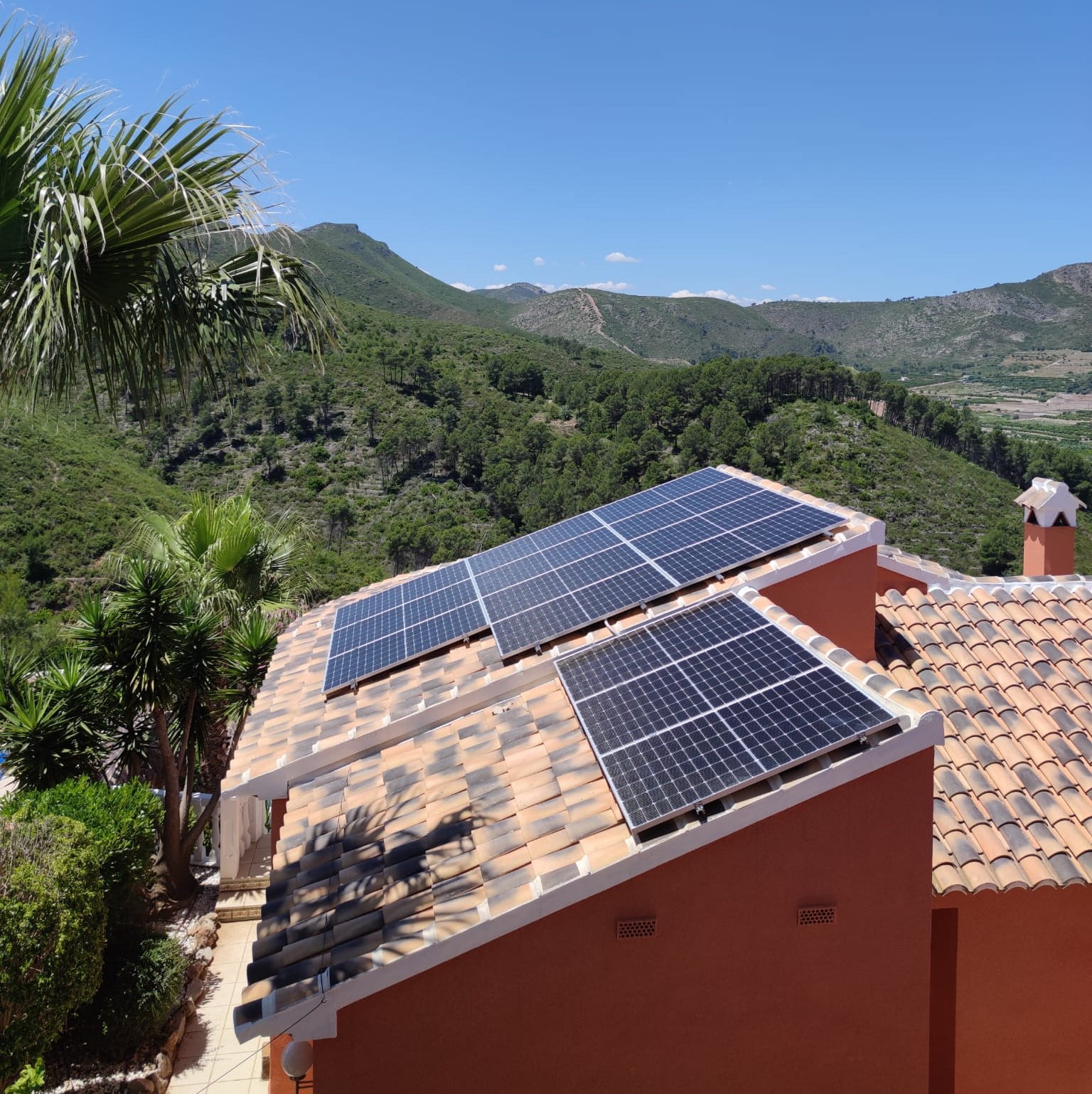 14X 385 wp Solar Panels, Ador, Valencia (Hybrid system) - SolarNRG